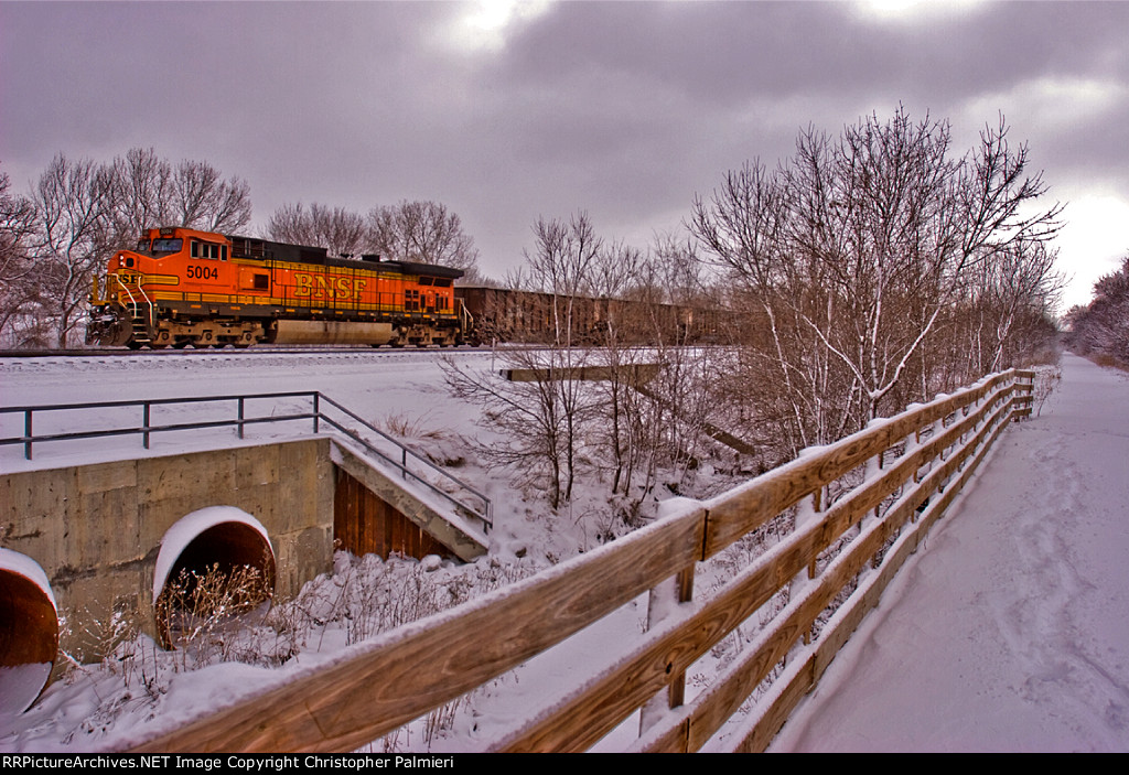BNSF 5004 - Rear DPU on U-CMGEAP0-07